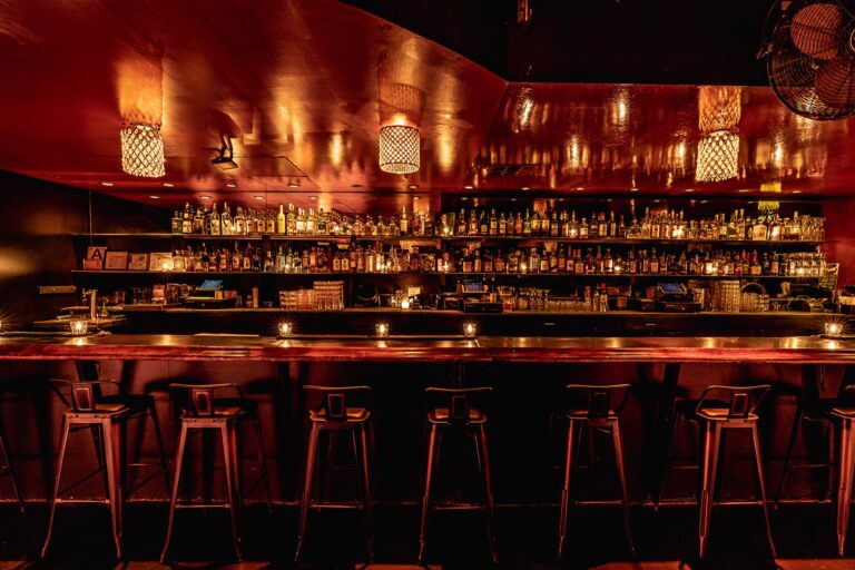 The Best Bars in Santa Monica to Grab a Drink - The LA Girl